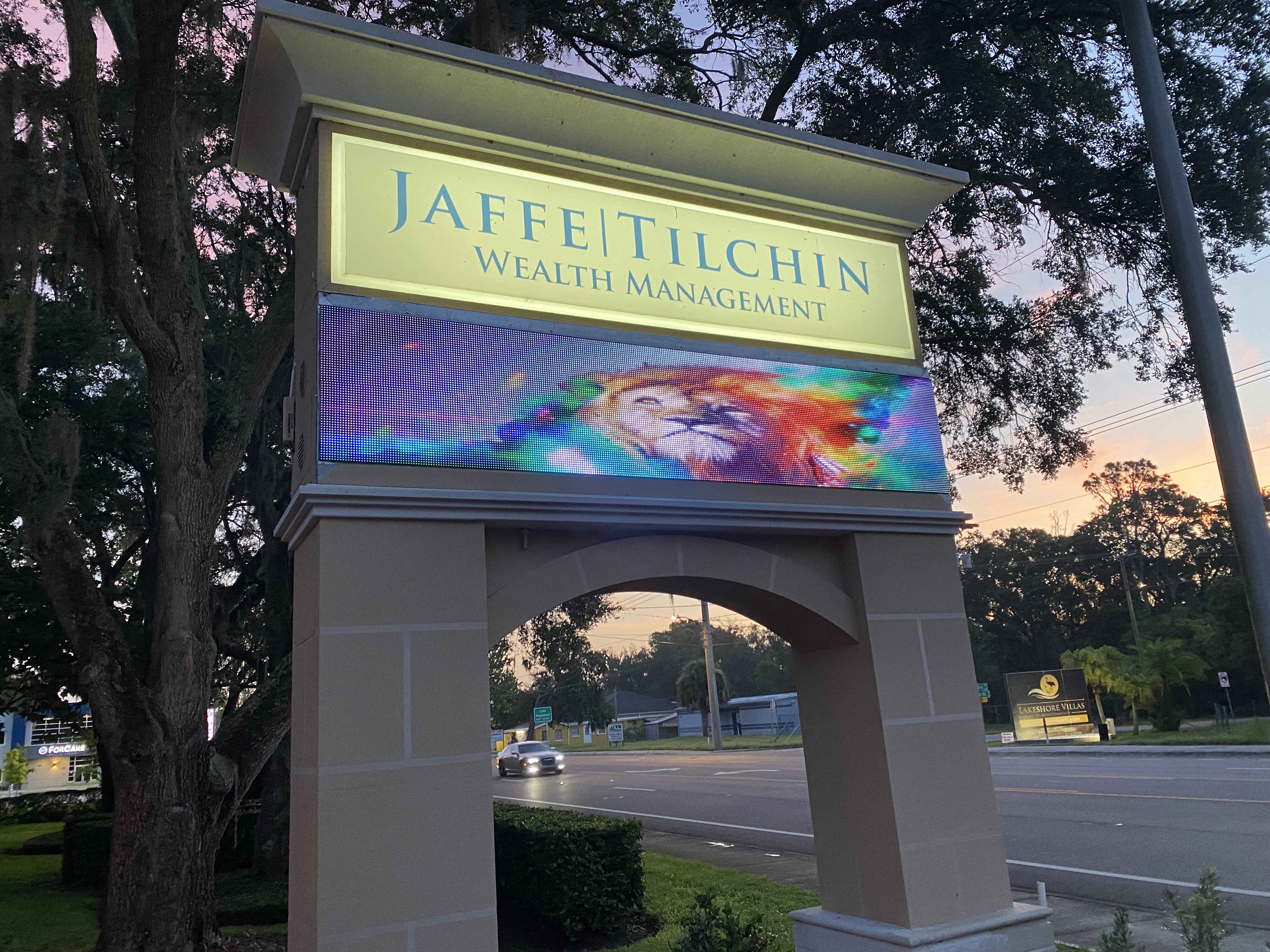 Outdoor LED Pylon Solutions — next-gen outdoor LED Pylon signs with 1× ...